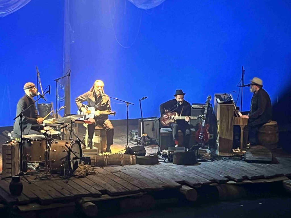 LE RADEAU DES INUTILES DE STEPHAN EICHER – Gonzo Music